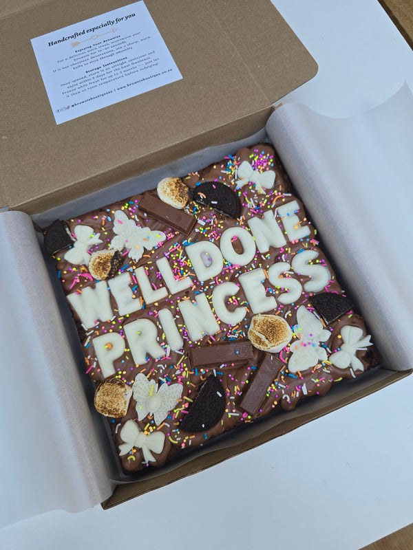 Graduation Brownie Gift Box - Custom Brownie with Chocolate Sweet Decor ...
