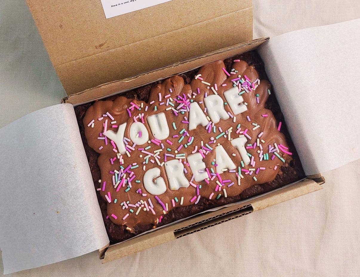 Graduation Brownie Gift Box - Custom Brownie with Sprinkles Online ...